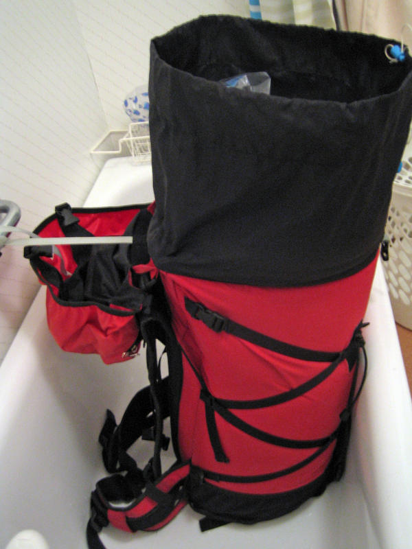 Bild: Volym test av ryggsäck Crux AK70 - Utsidan